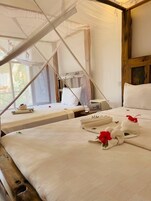 Quarto triplo luxo | Cofres nos quartos, individualmente decorados