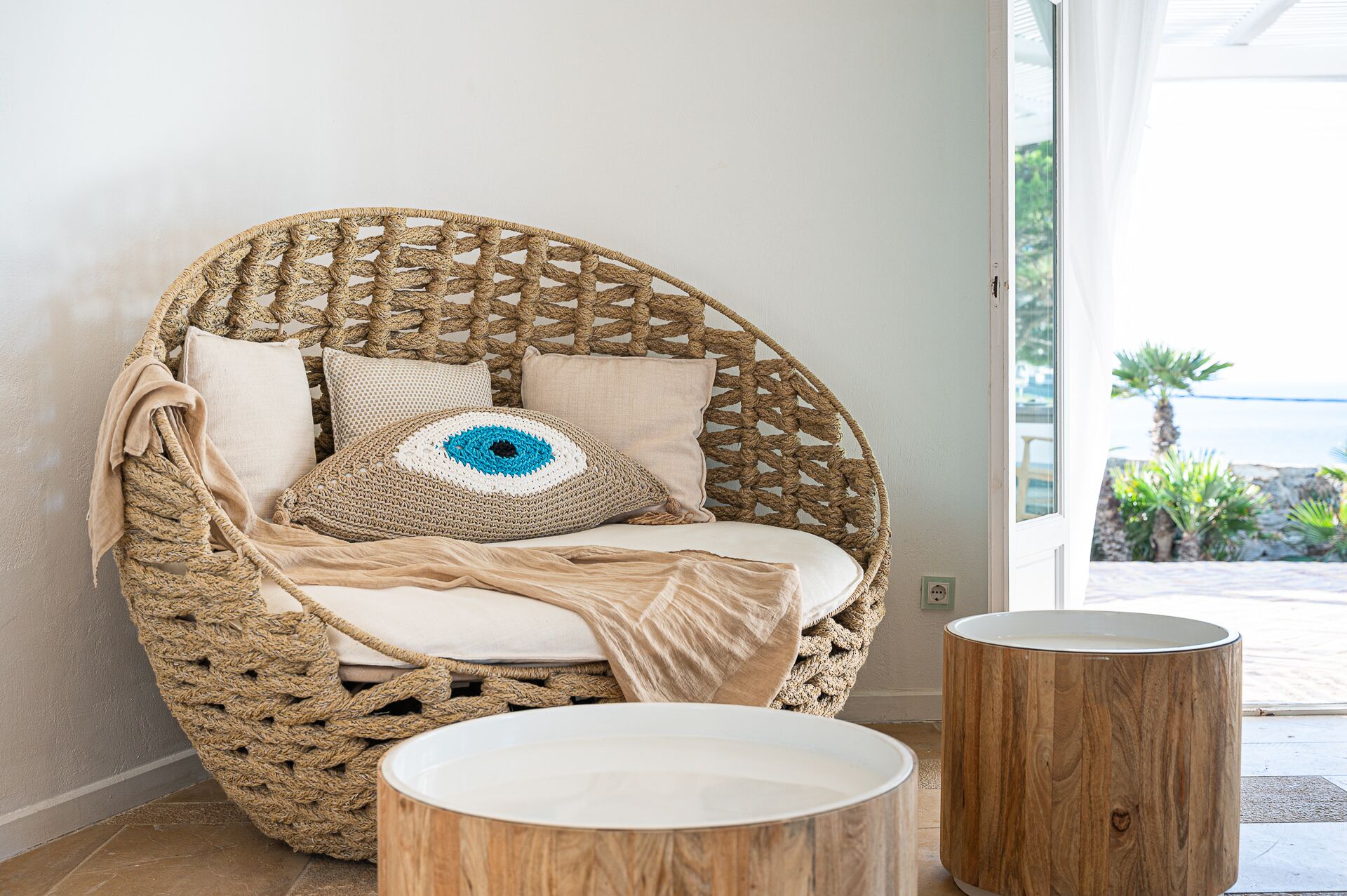 Vila premium, piscina particular, vista para o mar | Cofres nos quartos, individualmente decorados