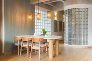 Apartamento, 3 quartos | Sala de jantar