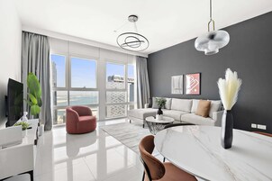 Apartamento Clássico | Sala de estar | Smart TV de 50 polegadas com canais digitais 