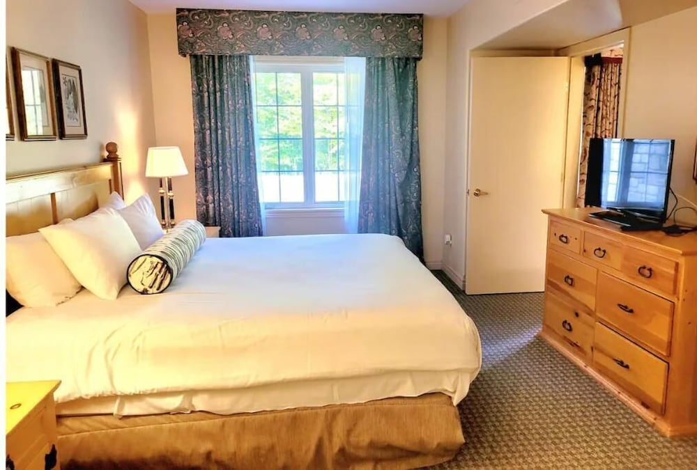 A Lovely Two-bedroom Condo In Carriage Hills Sleeps 8 Persons - Horseshoe Valley