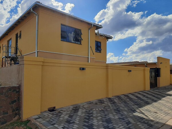 Mohlakeng Guest House - Randfontein