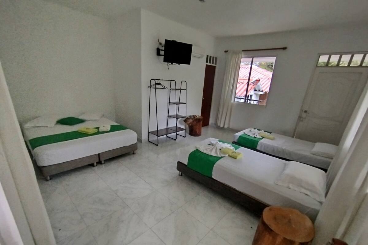 Quarto quádruplo clássico | 1 quarto, roupa de cama