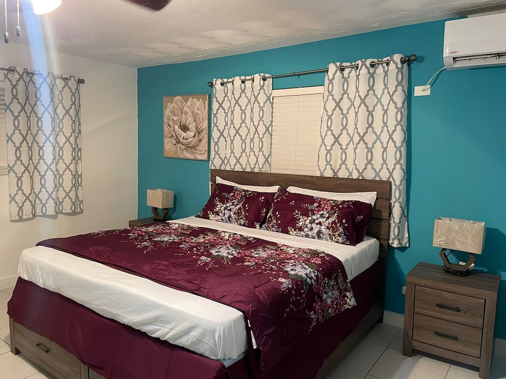 Wally's Haven - Nassau