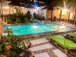 4 piscinas exteriores