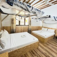 Quarto Quádruplo Standard | Roupa de alta qualidade, Wi-fi grátis, roupa de cama fornecida
