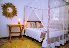 Quarto casal standard | Roupas de cama premium, Wi-Fi de cortesia, roupa de cama