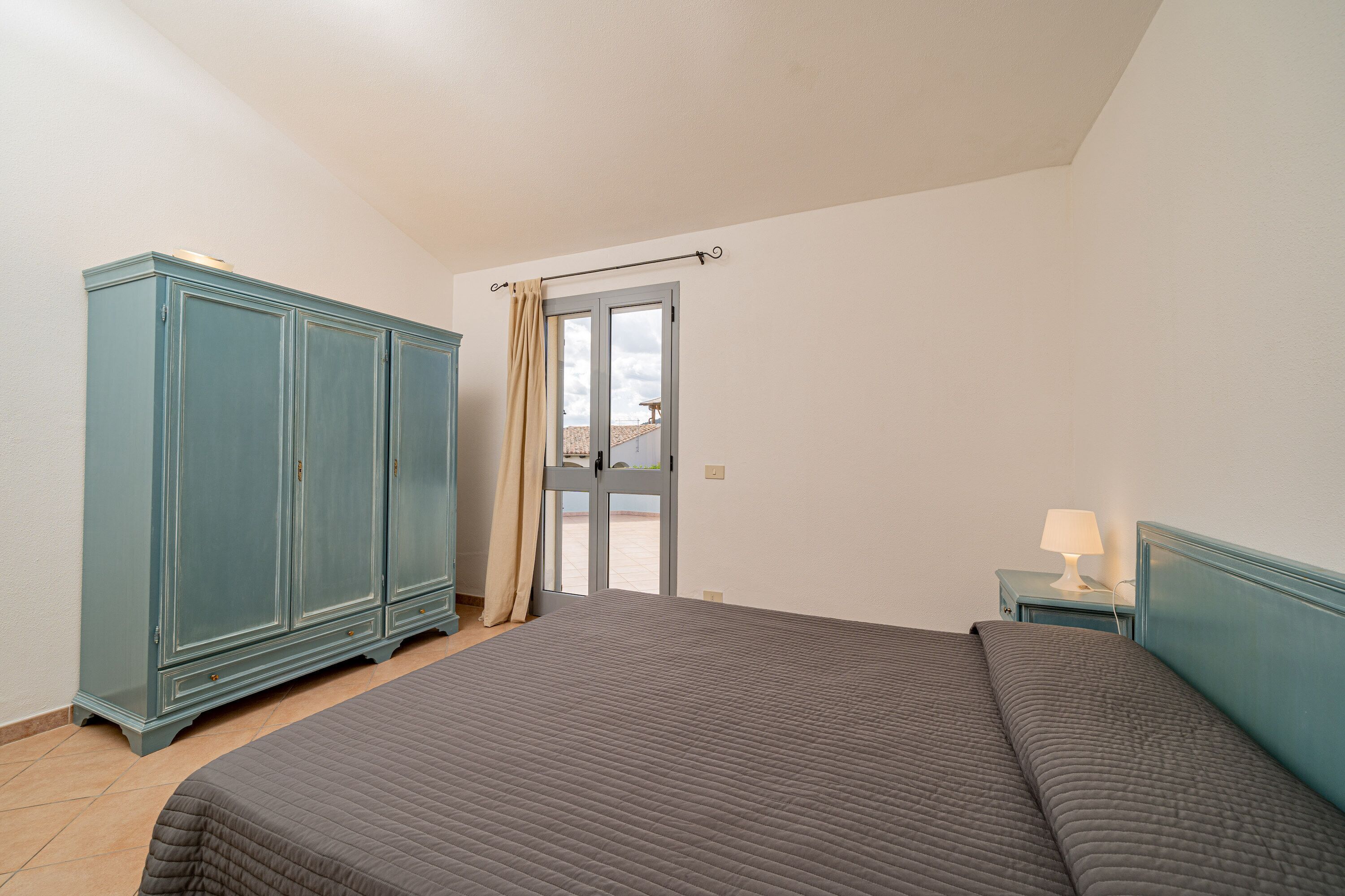 2 quartos, berços/camas para crianças 