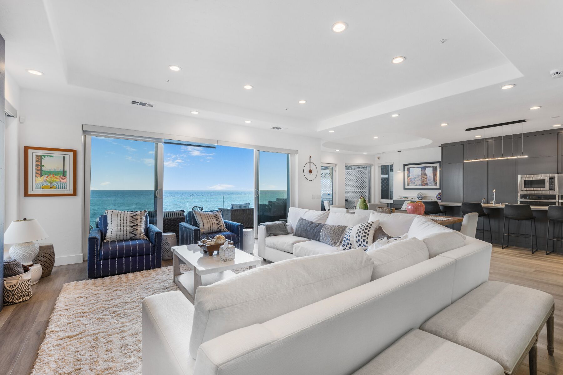 Casa superluxo, várias camas, varanda, vista para o oceano (Escondido Escape) | Área de estar | TV de tela plana 65 polegadas com canais digitais, TV, lareira