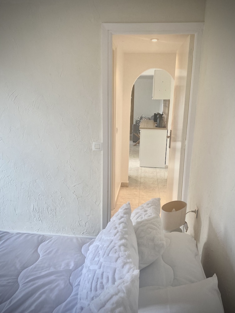 Mercantour Retreat In A Serene Private
12.5 Acres Of Land - Valbonne