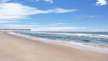 Apartamento em Condomínio Fechado, 2 quartos | Praia | Na praia