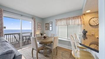 Apartamento em Condomínio Fechado, 2 quartos | Restaurantes