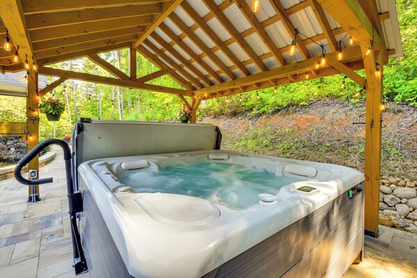 Painted Skies Upscale Getaway By Lake Burton! - Lake Rabun, GA