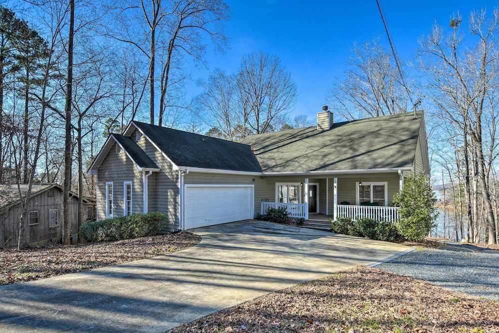 Lavonia Lake House W/ Private Dock & Bonfire! - Lake Hartwell
