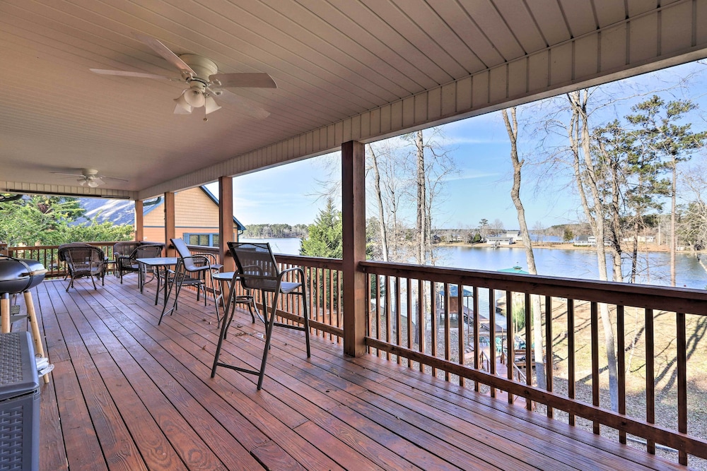 Lakefront Sparta Cottage W/ Decks & Boat Dock - Milledgeville, GA