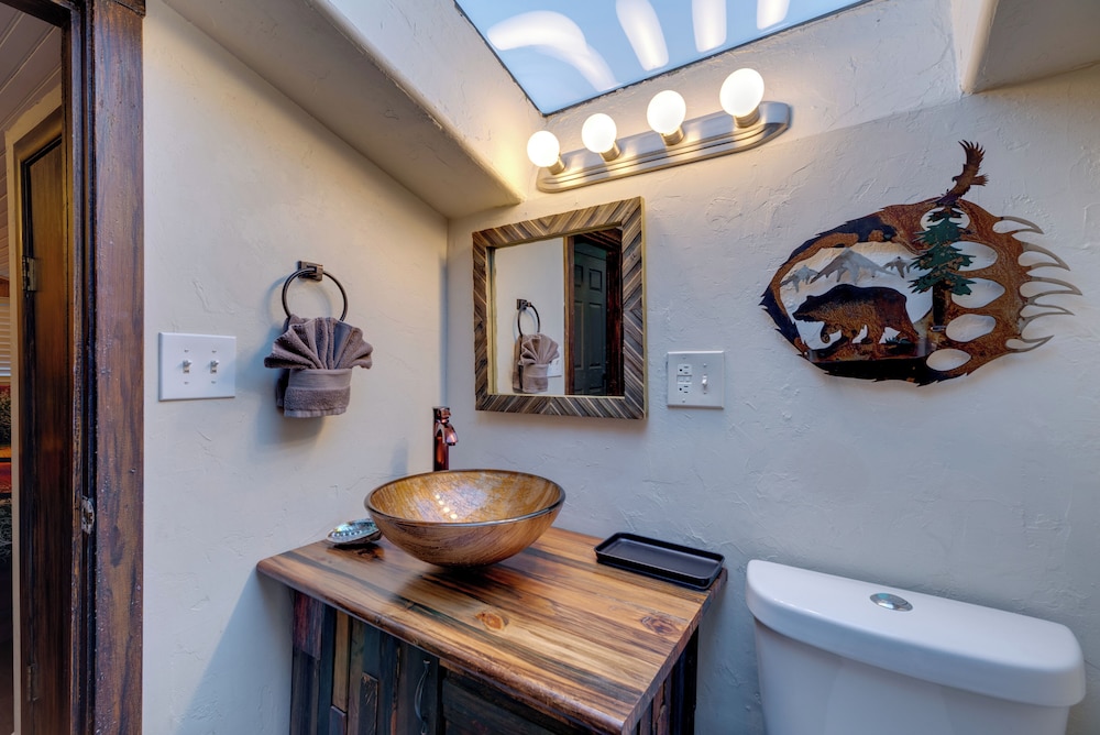 Rustic Log Cabin W/ Studio ~ 5 Mi To Pikes Peak! - Woodland Park, CO