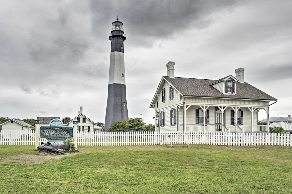 Ideally Located Luxe Beach House On Tybee Island - Tybee Island, GA