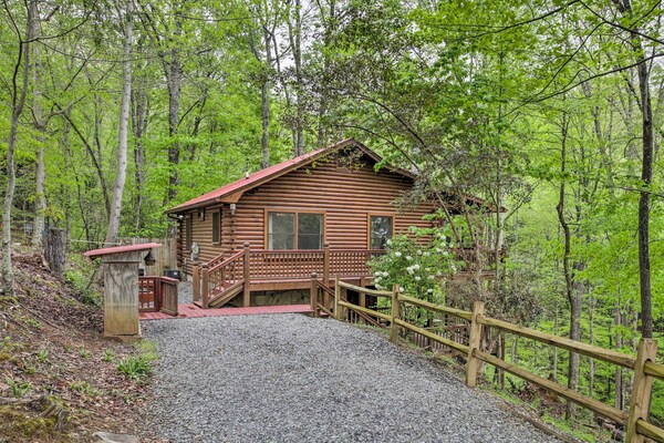 Peaceful Blue Ridge Cabin W/ Decks & Fire Pit - Blue Ridge, GA