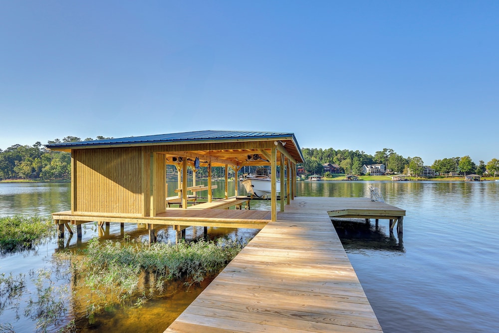 Waterfront Sparta Retreat W/ Dock, Deck & Grill - Lake Sinclair, Milledgeville