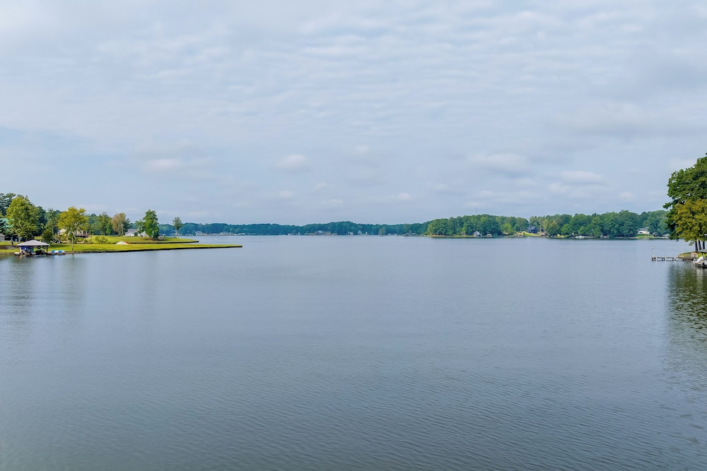 Waterfront Sparta Retreat W/ Dock, Deck & Grill - Milledgeville, GA