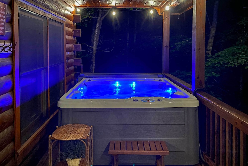 'Bigfoot's Hideout' In Blue Ridge W/ Hot Tub! - Blue Ridge, GA