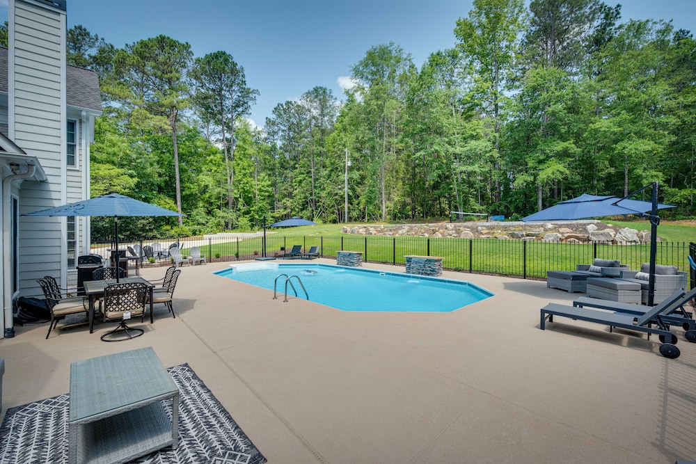 Newnan Vacation Rental W/ Pool & Pickleball Court! - Newnan, GA