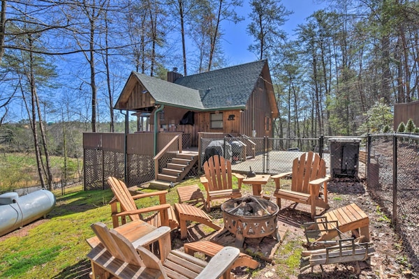 Helen Cabin W/ Deck & Hot Tub < 1/2 Mi To Main St - Helen, GA