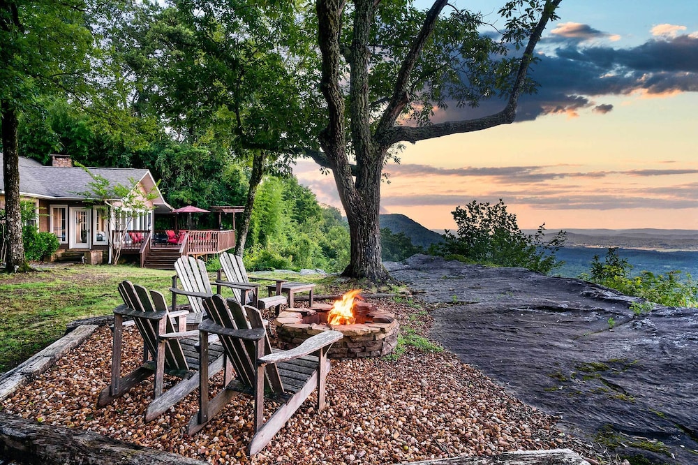 Cloudland Retreat W/ Mountain & Valley Views! - Summerville, GA