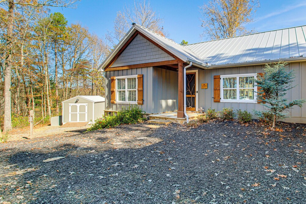 'Cork & Creek Cottage' W/ Mtn & Pasture Views! - Ellijay