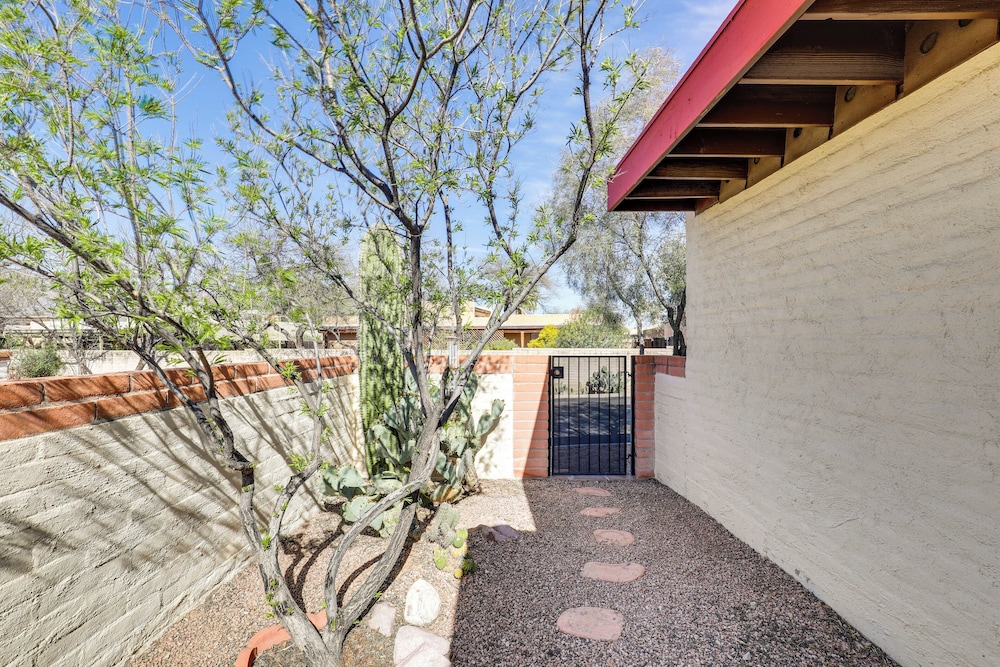 Bright Tucson Home W/ Patio By Rillito River Path! - Tucson, AZ