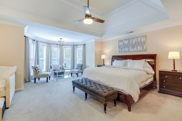 Spacious Stockbridge Manor: Pool Table, 2 Kitchens - Stockbridge, GA