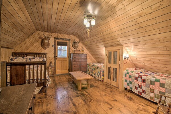 Tubes & Kayaks: 5-acre North Georgia Mtn Retreat - Clarkesville, GA