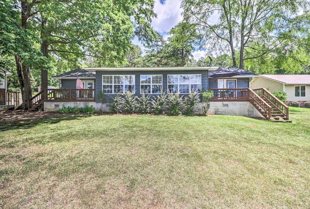 Waterfront Lake Sinclair Home W/ Boat Dock! - Milledgeville, GA
