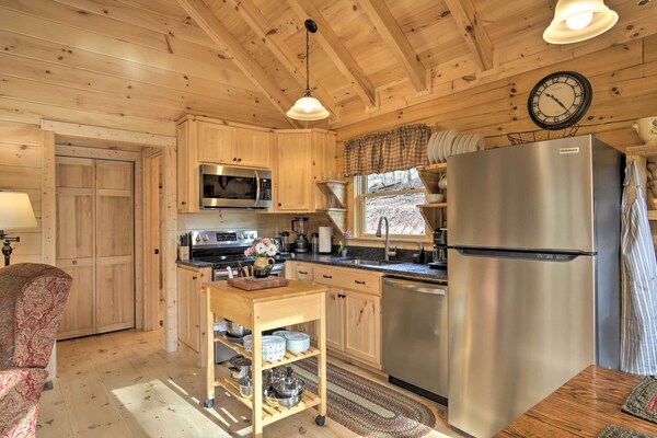 Cherry Log Couples Cabin Near Hiking & Waterfalls - Blue Ridge, GA
