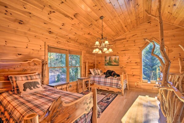 Cherry Lake Lodge W/ Hot Tub, Fire Pit & Game Room - Blue Ridge, GA