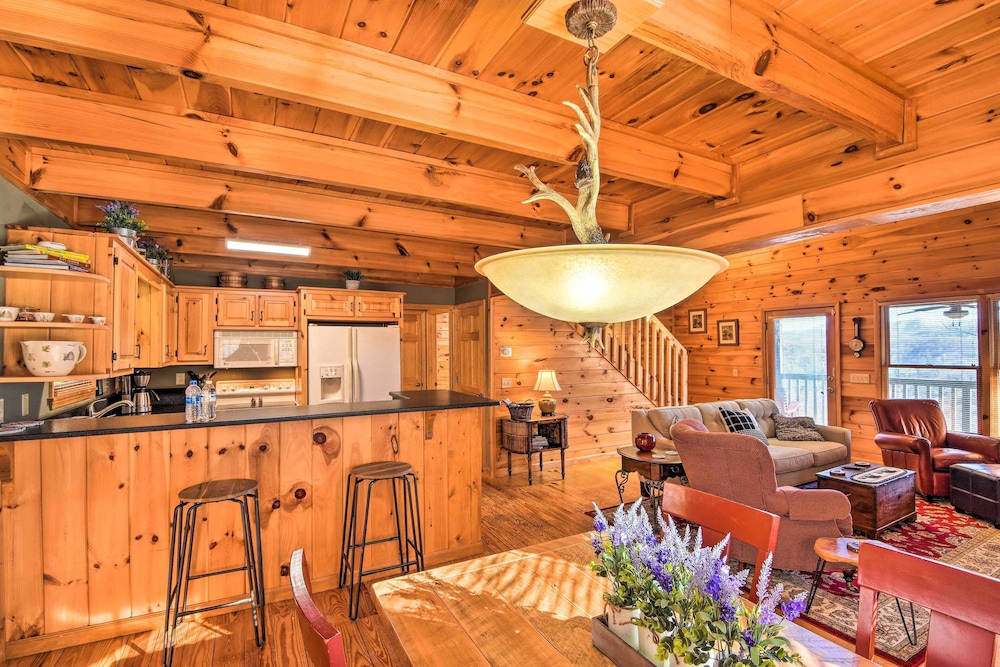 Luxury Mountain Cabin - Panoramic Mountain Views - Blairsville, GA