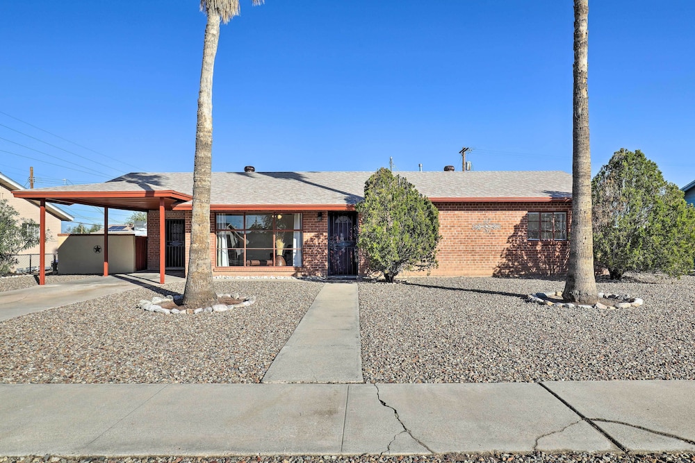Tucson Home W/ Patio & Games < 1 Mi To Park Place - Tucson, AZ