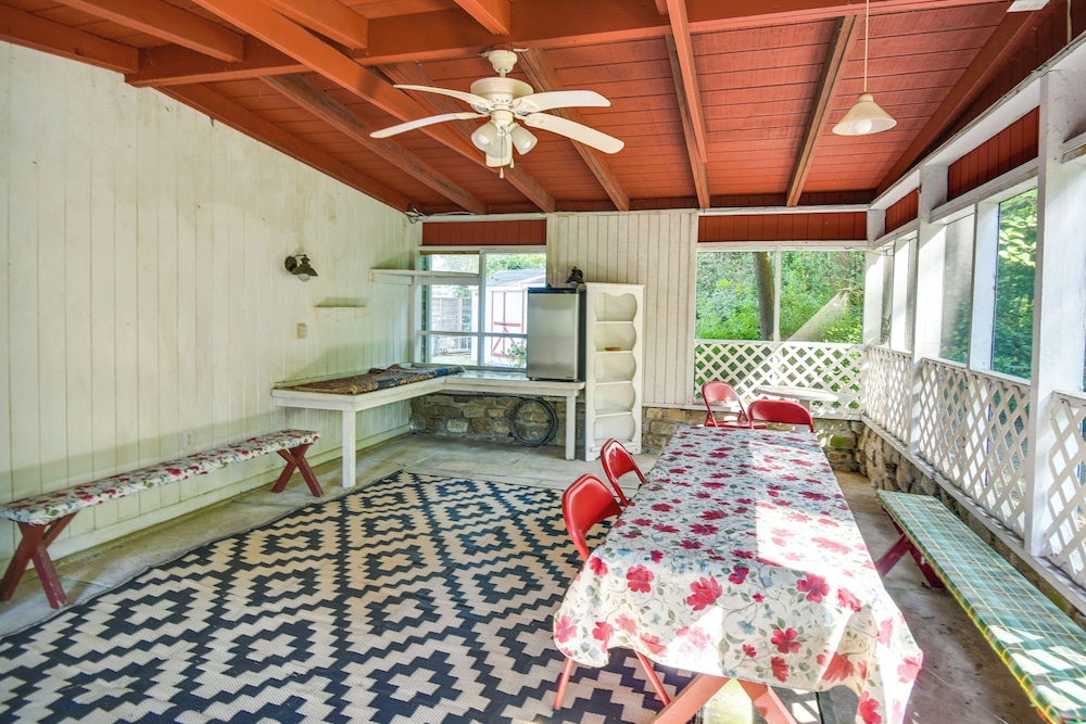 Pet-friendly Norfolk Retreat ~ 7 Mi To Beach! - Chesapeake, VA