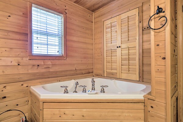 Sinclair湖上配有船坞和滑梯的房子！ - 佐治亞