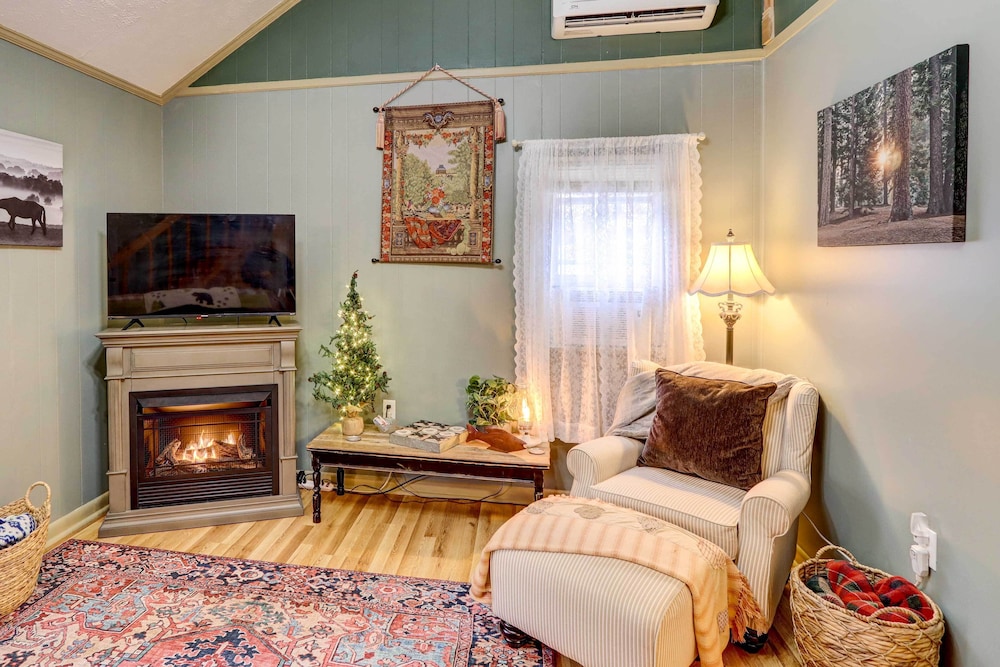 Adorable Ellijay Cabin W/ Hot Tub & Fire Pit - Ellijay