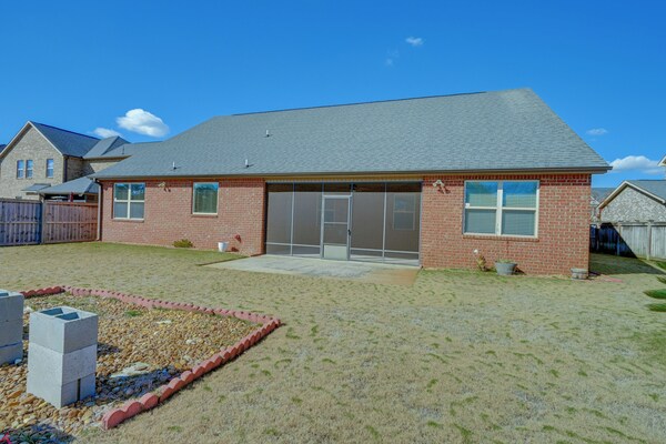 Spacious Kathleen Vacation Rental W/ Fireplace - Bonaire, GA