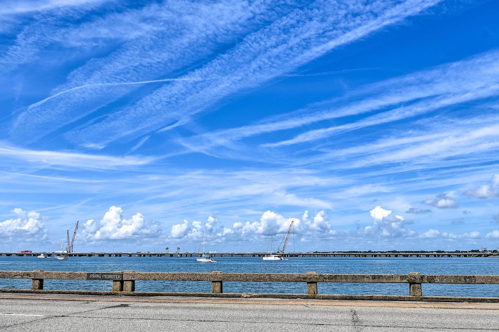 Charming Hampton Home W/ Yard: 2 Mi To Beach! - Portsmouth, VA