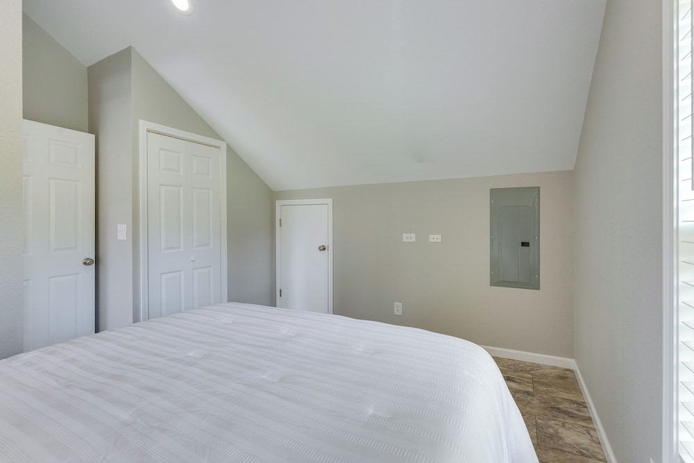 Young Harris Vacation Rental W/ Mountain Views! - Young Harris, GA