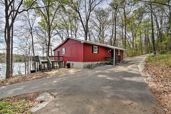 Lakefront Lavonia Cottage W/ 2-story Dock! - Lake Hartwell