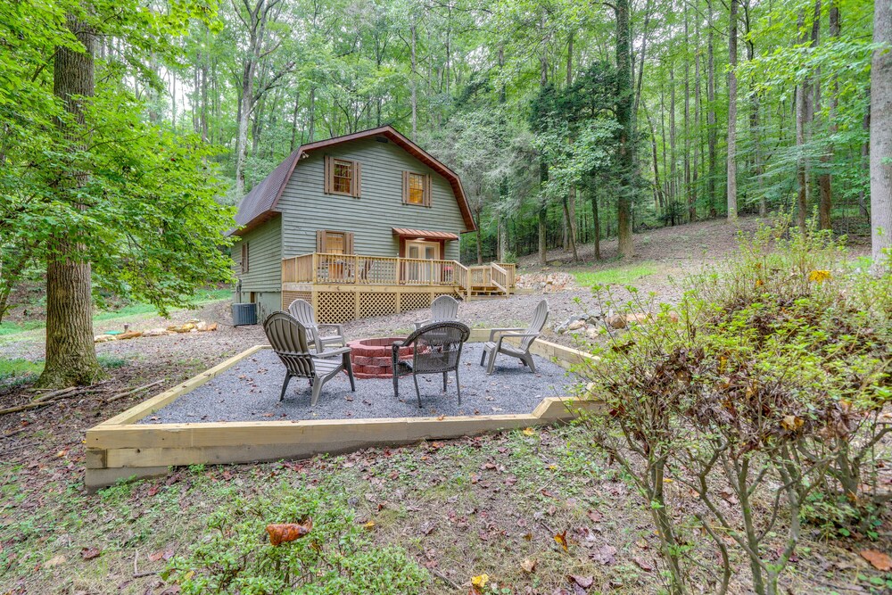 Wooded Blue Ridge Cabin: 2 Decks, Fire Pit! - Blue Ridge, GA
