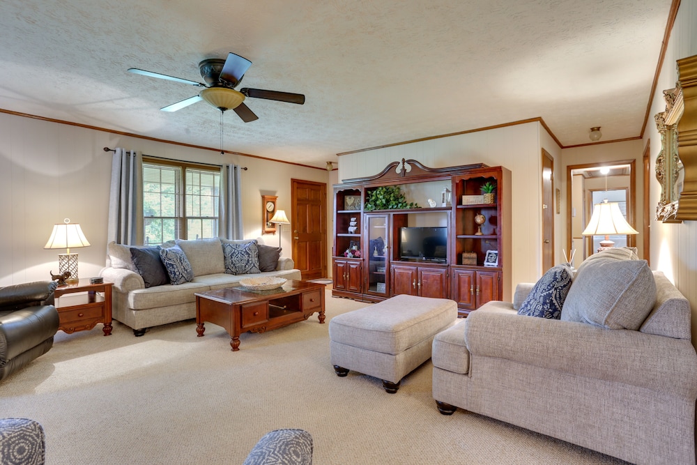 Cozy Georgia Getaway W/ Deck, Grill & Fire Pit! - Cartersville, GA