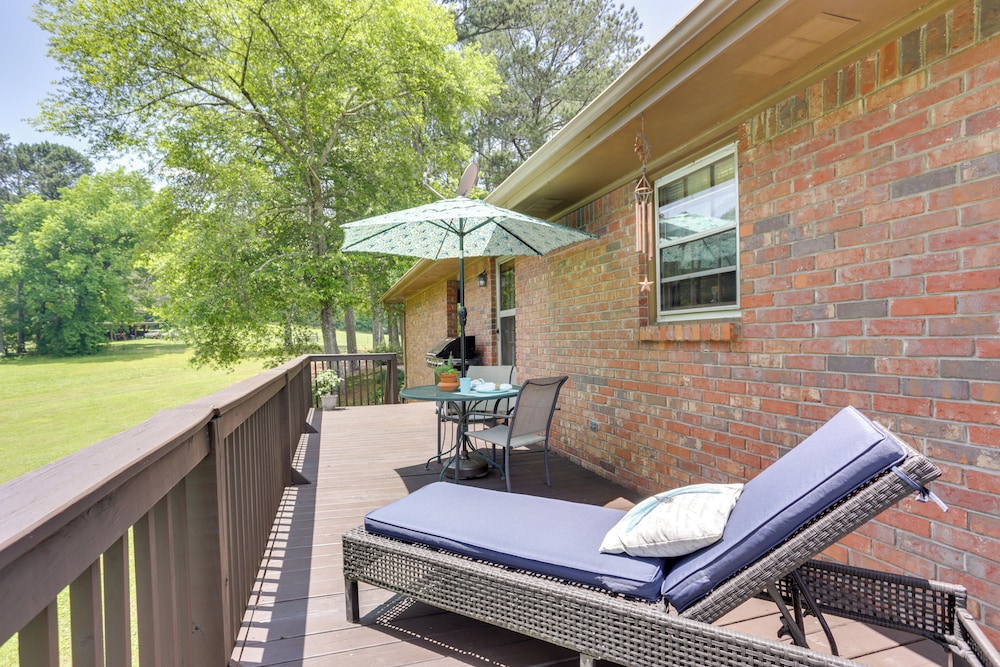 Cozy Georgia Getaway W/ Deck, Grill & Fire Pit! - Cartersville, GA
