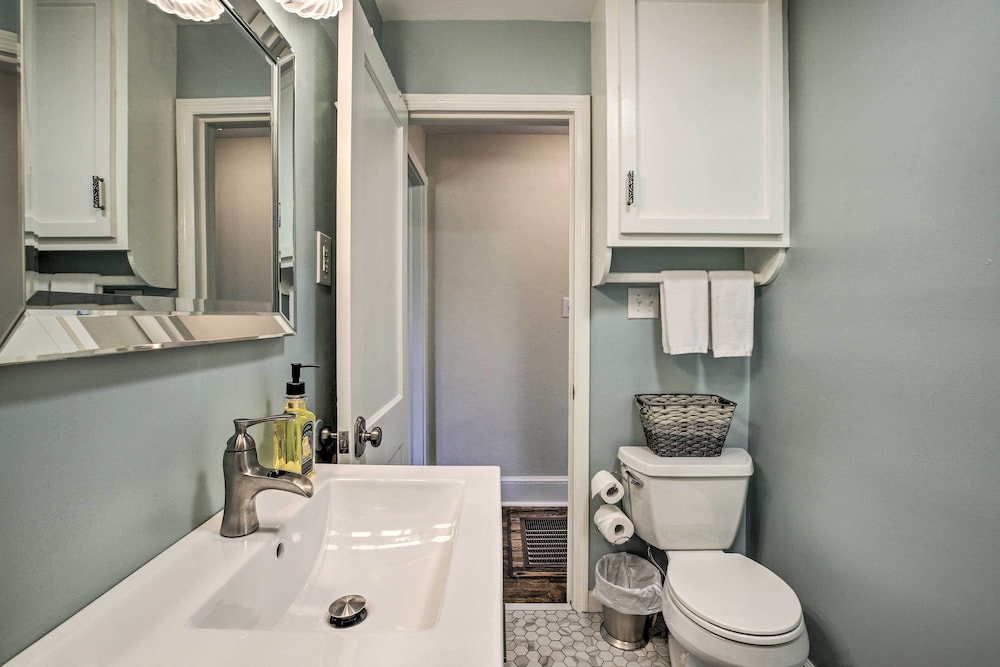 Idyllic Getaway W/ Deck ~ 4 Mi To Dtwn Athens - Athens, GA