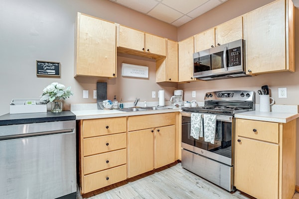 Spacious Home In Helen W/ Porch & Balcony! - Helen, GA