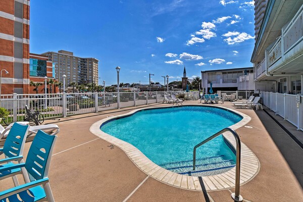 Oceanfront Resort Studio On Virginia Beach! - Virginia Beach, VA